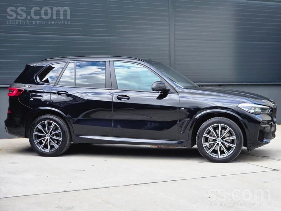 Black BMW X5 2021 in Riga, with an engine capacity of 3.00 L and mileage of 83 thousand km for 42000 €, photo 15 on AUTOMOTO.COM.LV