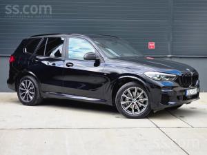 Black BMW X5 2021 in Riga, with an engine capacity of 3.00 L and mileage of 83 thousand km for 42000 €, photo 16 on AUTOMOTO.COM.LV