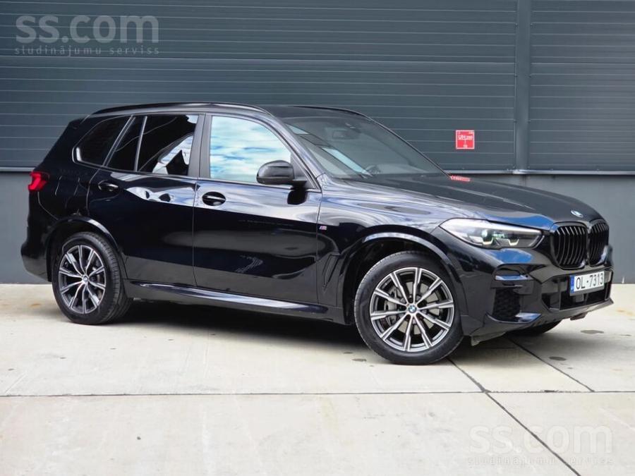 Black BMW X5 2021 in Riga, with an engine capacity of 3.00 L and mileage of 83 thousand km for 42000 €, photo 16 on AUTOMOTO.COM.LV
