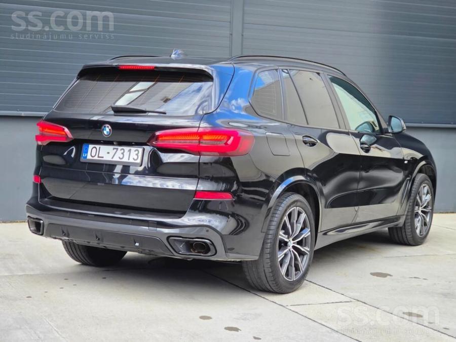 Black BMW X5 2021 in Riga, with an engine capacity of 3.00 L and mileage of 83 thousand km for 42000 €, photo 20 on AUTOMOTO.COM.LV
