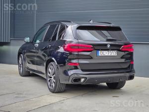 Black BMW X5 2021 in Riga, with an engine capacity of 3.00 L and mileage of 83 thousand km for 42000 €, photo 22 on AUTOMOTO.COM.LV