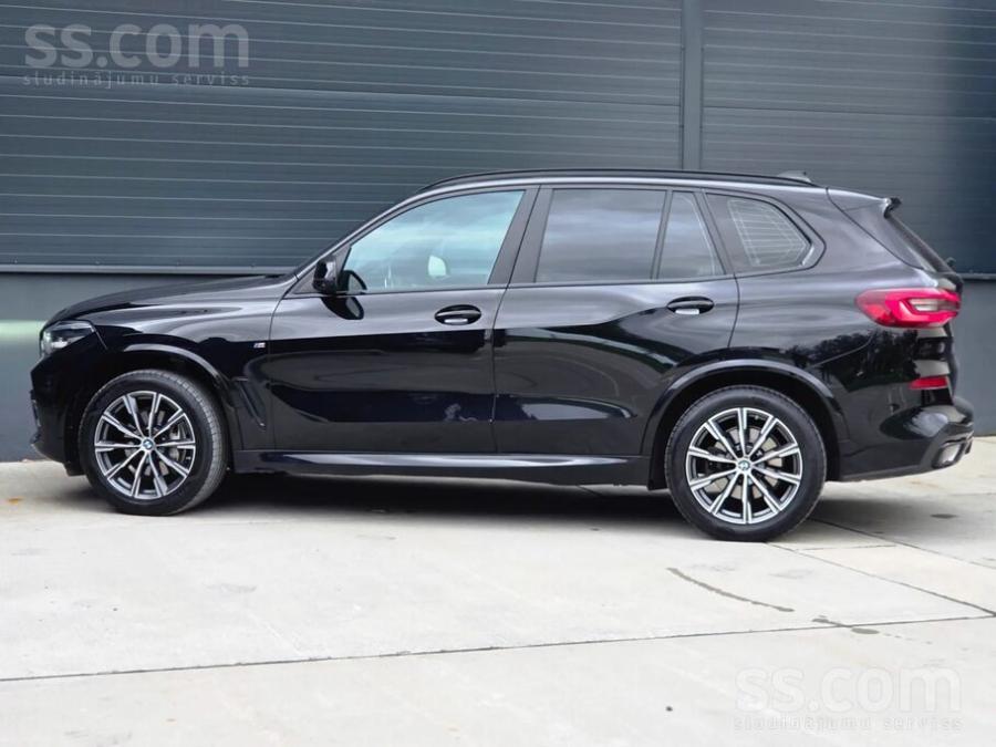 Black BMW X5 2021 in Riga, with an engine capacity of 3.00 L and mileage of 83 thousand km for 42000 €, photo 23 on AUTOMOTO.COM.LV