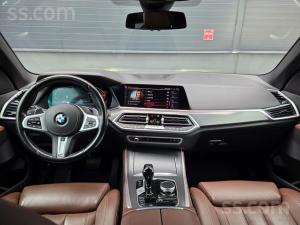 Black BMW X5 2021 in Riga, with an engine capacity of 3.00 L and mileage of 83 thousand km for 42000 €, photo 25 on AUTOMOTO.COM.LV