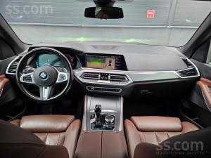 Black BMW X5 2021 in Riga, with an engine capacity of 3.00 L and mileage of 83 thousand km for 42000 €, photo 28 on AUTOMOTO.COM.LV