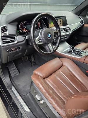 Black BMW X5 2021 in Riga, with an engine capacity of 3.00 L and mileage of 83 thousand km for 42000 €, photo 31 on AUTOMOTO.COM.LV