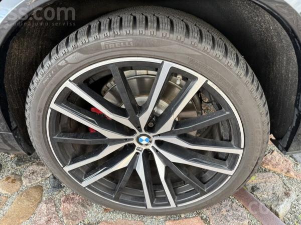 BMW X5 2021 in Riga on AUTOMOTO.COM.LV Black BMW X5 2021 in Riga, with an engine capacity of 3.00 L and mileage of 149 thousand km for 49950 €, photo 8 on AUTOMOTO.COM.LV