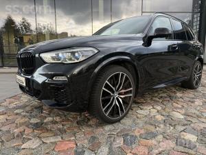 Black BMW X5 2021 in Riga, with an engine capacity of 3.00 L and mileage of 149 thousand km for 49950 €, photo 1 on AUTOMOTO.COM.LV
