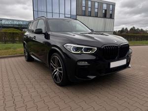 Black BMW X5 2021 in Jurmala, with an engine capacity of 4.40 L and mileage of 89 thousand km for 47900 €, photo  on AUTOMOTO.COM.LV