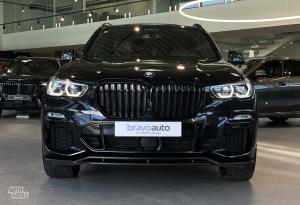 Black BMW X5 2021 in Klaipeda, with an engine capacity of 3.00 L and mileage of 160 thousand km for 49991 €, photo 3 on AUTOMOTO.COM.LV