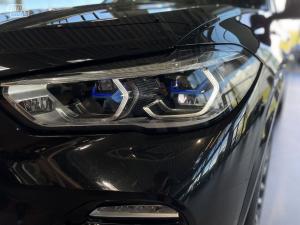 Black BMW X5 2021 in Klaipeda, with an engine capacity of 3.00 L and mileage of 160 thousand km for 49991 €, photo 9 on AUTOMOTO.COM.LV