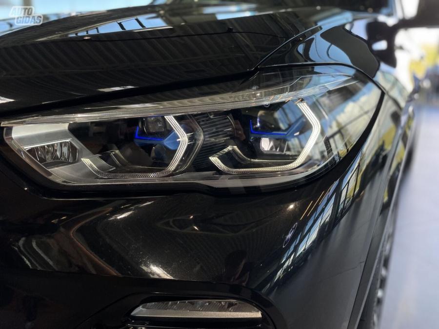 Black BMW X5 2021 in Klaipeda, with an engine capacity of 3.00 L and mileage of 160 thousand km for 49991 €, photo 9 on AUTOMOTO.COM.LV