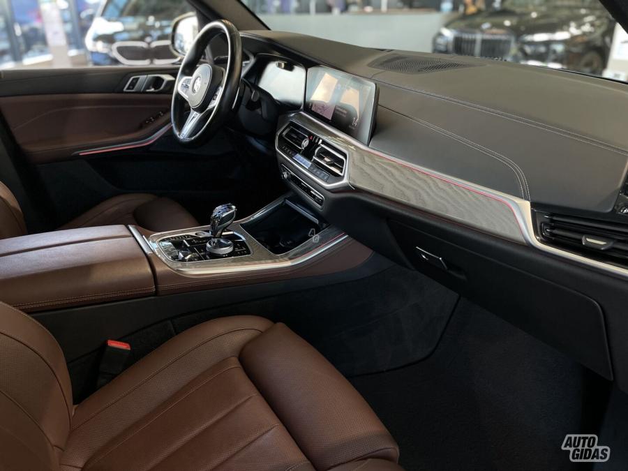 Black BMW X5 2021 in Klaipeda, with an engine capacity of 3.00 L and mileage of 160 thousand km for 49991 €, photo 14 on AUTOMOTO.COM.LV