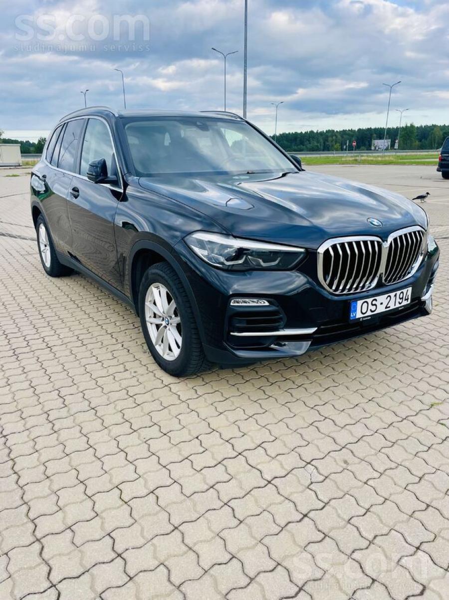 Black BMW X5 2021 in Riga, with an engine capacity of 3.00 L and mileage of 166 thousand km for 33600 €, photo 3 on AUTOMOTO.COM.LV