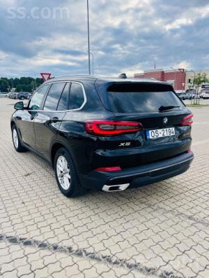 Black BMW X5 2021 in Riga, with an engine capacity of 3.00 L and mileage of 166 thousand km for 33600 €, photo 5 on AUTOMOTO.COM.LV