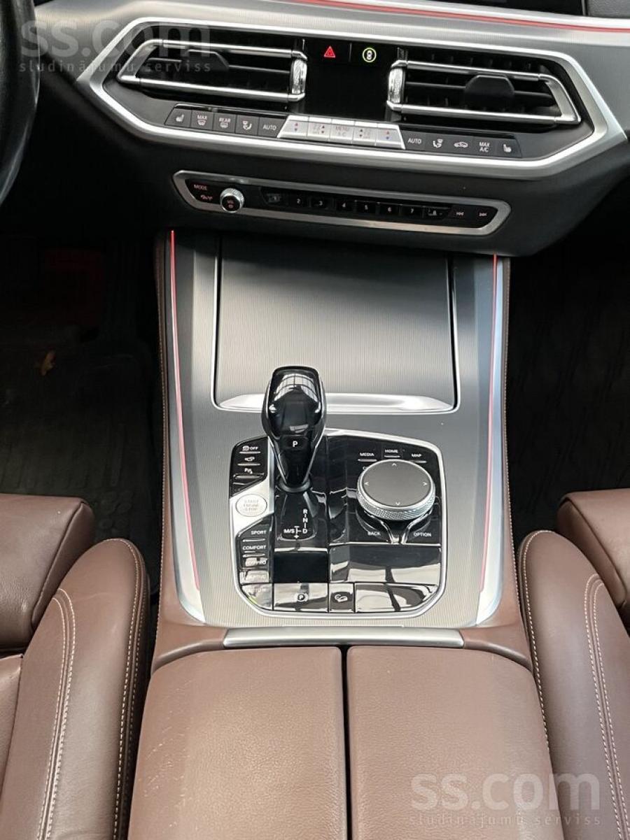Black BMW X5 2021 in Riga, with an engine capacity of 3.00 L and mileage of 166 thousand km for 33600 €, photo 9 on AUTOMOTO.COM.LV