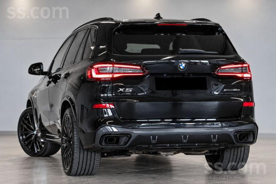 Black BMW X5 2021 in Tukums, with an engine capacity of 3.00 L and mileage of 157 thousand km for 49990 €, photo 3 on AUTOMOTO.COM.LV