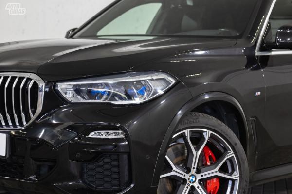 Black BMW X5 2021 in Vilnius, with an engine capacity of 3.00 L and mileage of 106 thousand km for 52991 €, photo 3 on AUTOMOTO.COM.LV