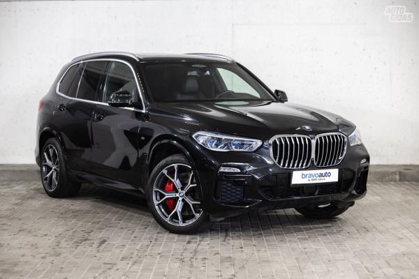 Black BMW X5 2021 in Vilnius, with an engine capacity of 3.00 L and mileage of 106 thousand km for 52991 €, photo 6 on AUTOMOTO.COM.LV