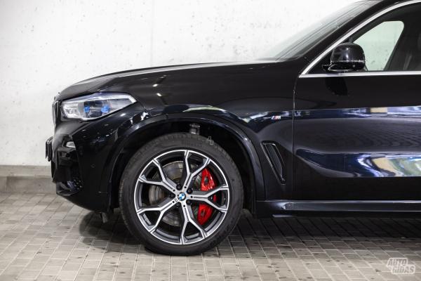 Black BMW X5 2021 in Vilnius, with an engine capacity of 3.00 L and mileage of 106 thousand km for 52991 €, photo 8 on AUTOMOTO.COM.LV
