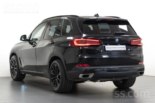 BMW X5 2021 in Riga on AUTOMOTO.COM.LV Black BMW X5 2021 in Riga, with an engine capacity of 3.00 L and mileage of 192 thousand km for 34500 €, photo 4 on AUTOMOTO.COM.LV