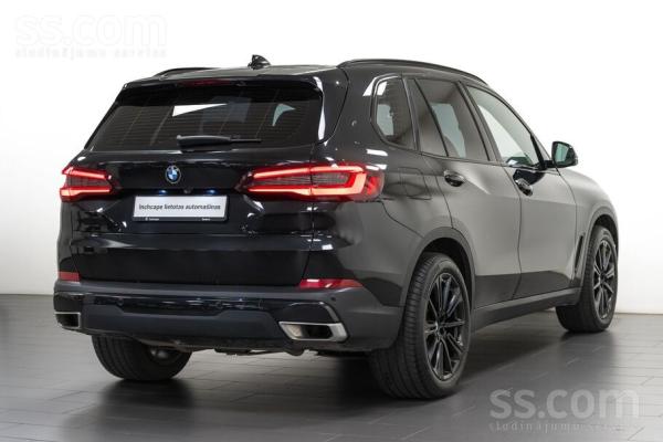 BMW X5 2021 in Riga on AUTOMOTO.COM.LV Black BMW X5 2021 in Riga, with an engine capacity of 3.00 L and mileage of 192 thousand km for 34500 €, photo 6 on AUTOMOTO.COM.LV