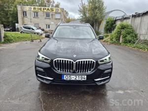 Black BMW X5 2021 in Riga, with an engine capacity of 3.00 L and mileage of 166 thousand km for 33990 €, photo 7 on AUTOMOTO.COM.LV