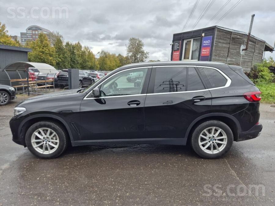 Black BMW X5 2021 in Riga, with an engine capacity of 3.00 L and mileage of 166 thousand km for 33990 €, photo 10 on AUTOMOTO.COM.LV