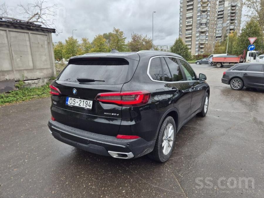 Black BMW X5 2021 in Riga, with an engine capacity of 3.00 L and mileage of 166 thousand km for 33990 €, photo 13 on AUTOMOTO.COM.LV