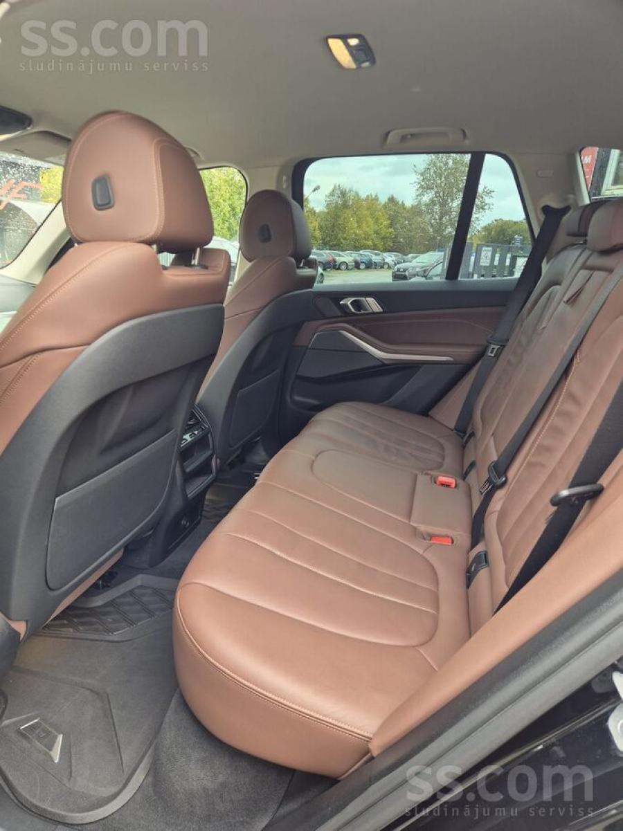 Black BMW X5 2021 in Riga, with an engine capacity of 3.00 L and mileage of 166 thousand km for 33990 €, photo 21 on AUTOMOTO.COM.LV