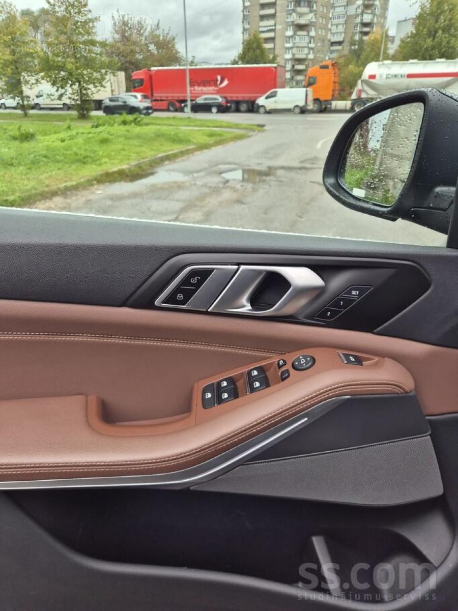 Black BMW X5 2021 in Riga, with an engine capacity of 3.00 L and mileage of 166 thousand km for 33990 €, photo 30 on AUTOMOTO.COM.LV