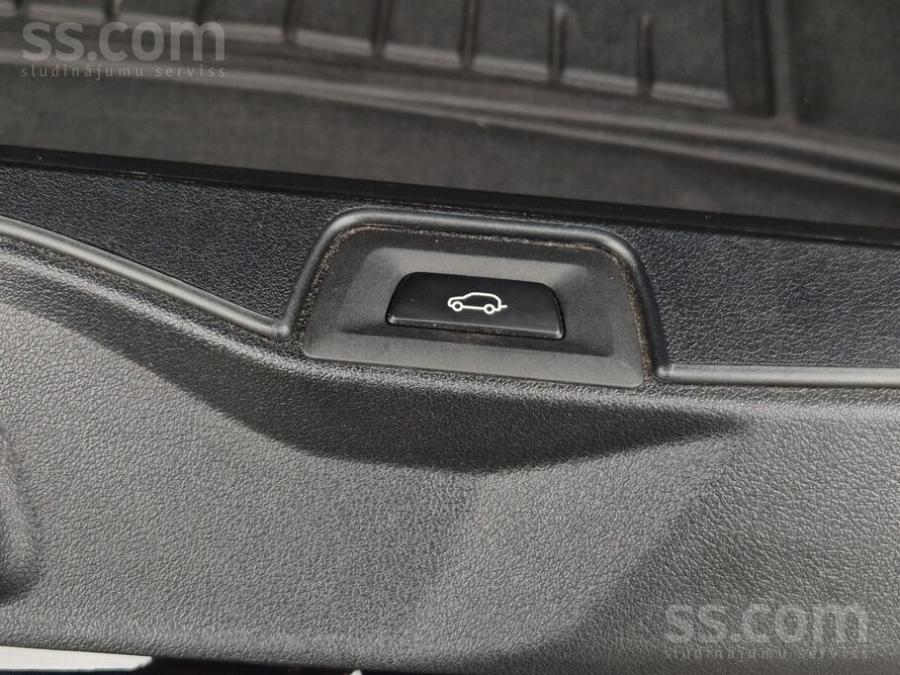Black BMW X5 2021 in Riga, with an engine capacity of 3.00 L and mileage of 166 thousand km for 33990 €, photo 41 on AUTOMOTO.COM.LV
