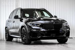 Black BMW X5 2022 in Tukums, with an engine capacity of 3.00 L and mileage of 0 thousand km for 62990 €, photo 1 on AUTOMOTO.COM.LV