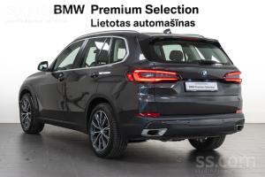Black BMW X5 2022 in Riga, with an engine capacity of 3.00 L and mileage of 33 thousand km for 51900 €, photo 3 on AUTOMOTO.COM.LV
