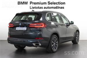 Black BMW X5 2022 in Riga, with an engine capacity of 3.00 L and mileage of 33 thousand km for 51900 €, photo 4 on AUTOMOTO.COM.LV