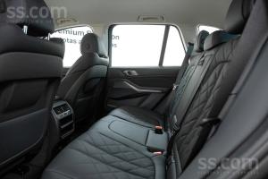 Black BMW X5 2022 in Riga, with an engine capacity of 3.00 L and mileage of 33 thousand km for 51900 €, photo 10 on AUTOMOTO.COM.LV