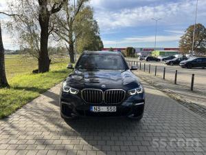 Black BMW X5 2022 in Riga, with an engine capacity of 4.40 L and mileage of 18 thousand km for 75000 €, photo  on AUTOMOTO.COM.LV