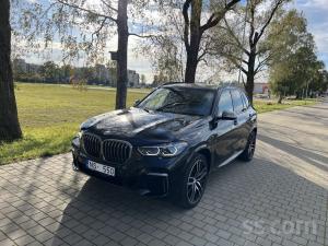 Black BMW X5 2022 in Riga, with an engine capacity of 4.40 L and mileage of 18 thousand km for 75000 €, photo 2 on AUTOMOTO.COM.LV