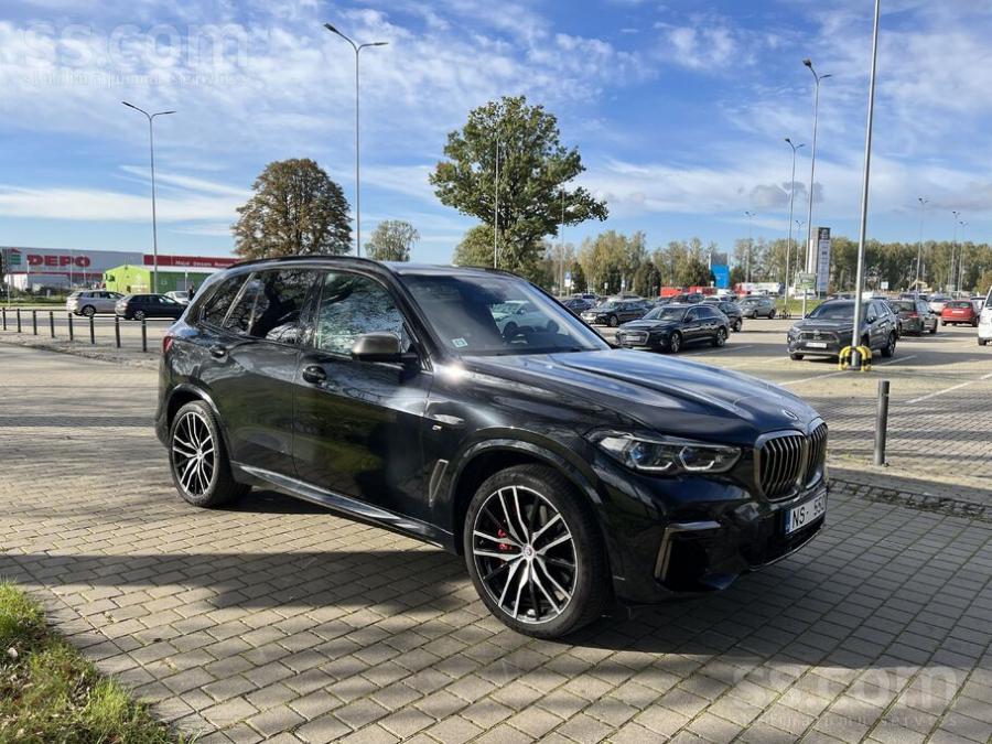 Black BMW X5 2022 in Riga, with an engine capacity of 4.40 L and mileage of 18 thousand km for 75000 €, photo 4 on AUTOMOTO.COM.LV