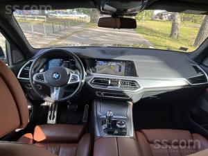 Black BMW X5 2022 in Riga, with an engine capacity of 4.40 L and mileage of 18 thousand km for 75000 €, photo 11 on AUTOMOTO.COM.LV