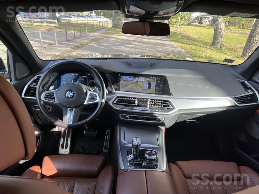Black BMW X5 2022 in Riga, with an engine capacity of 4.40 L and mileage of 18 thousand km for 75000 €, photo 11 on AUTOMOTO.COM.LV