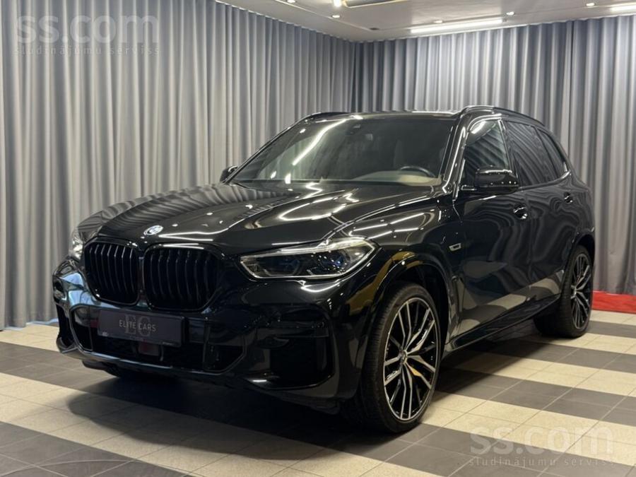 Melns BMW X5 2022 Rīga, ar dzinēja tilpumu 3.00 L un nobraukumu 74 tūkst. km par 64990 €, foto 1 vietnē AUTOMOTO.COM.LV