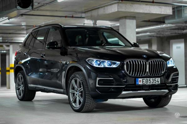 Melns BMW X5 2022 Viļņa, ar dzinēja tilpumu 3.00 L un nobraukumu 80 tūkst. km par 4500 €, foto 2 vietnē AUTOMOTO.COM.LV