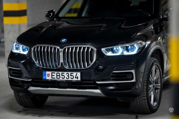 Melns BMW X5 2022 Viļņa, ar dzinēja tilpumu 3.00 L un nobraukumu 80 tūkst. km par 4500 €, foto 3 vietnē AUTOMOTO.COM.LV