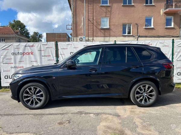Black BMW X5 2022 in Klaipeda, with an engine capacity of 2.99 L and mileage of 79 thousand km for 45900 €, photo 5 on AUTOMOTO.COM.LV