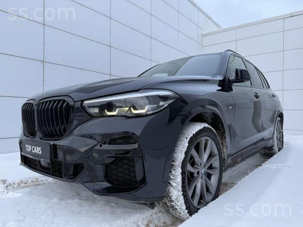 Black BMW X5 2022 in Riga, with an engine capacity of 3.00 L and mileage of 73 thousand km for 54950 €, photo 2 on AUTOMOTO.COM.LV
