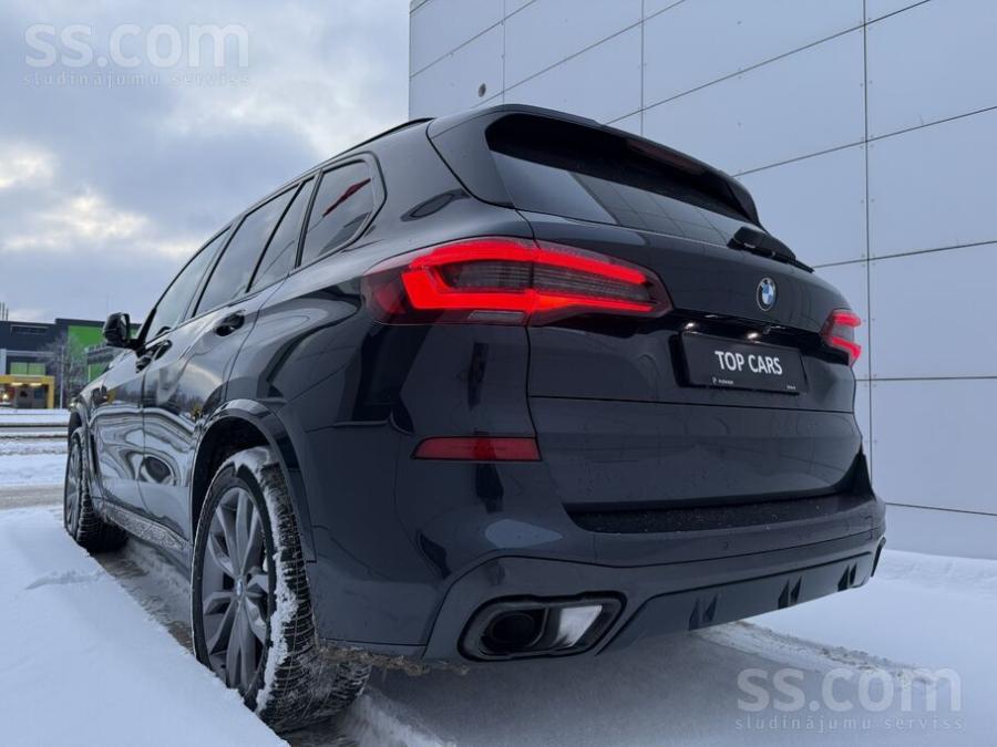 Black BMW X5 2022 in Riga, with an engine capacity of 3.00 L and mileage of 73 thousand km for 54950 €, photo 3 on AUTOMOTO.COM.LV