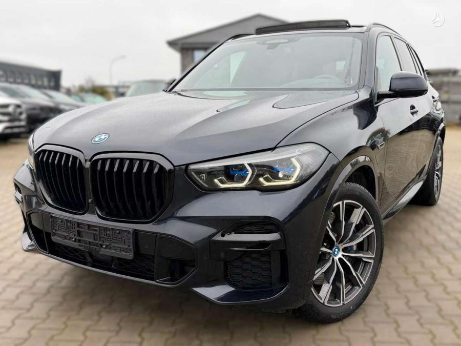 Black BMW X5 2022 in Vilnius, with an engine capacity of 3.00 L and mileage of 194 thousand km for 51400 €, photo 1 on AUTOMOTO.COM.LV