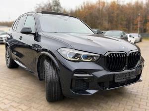 Black BMW X5 2022 in Vilnius, with an engine capacity of 3.00 L and mileage of 194 thousand km for 51400 €, photo 4 on AUTOMOTO.COM.LV