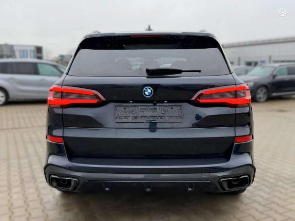 Black BMW X5 2022 in Vilnius, with an engine capacity of 3.00 L and mileage of 194 thousand km for 51400 €, photo 6 on AUTOMOTO.COM.LV