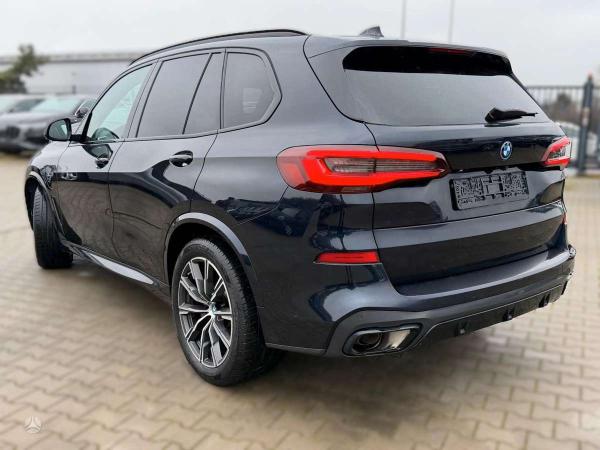 Black BMW X5 2022 in Vilnius, with an engine capacity of 3.00 L and mileage of 194 thousand km for 51400 €, photo 7 on AUTOMOTO.COM.LV